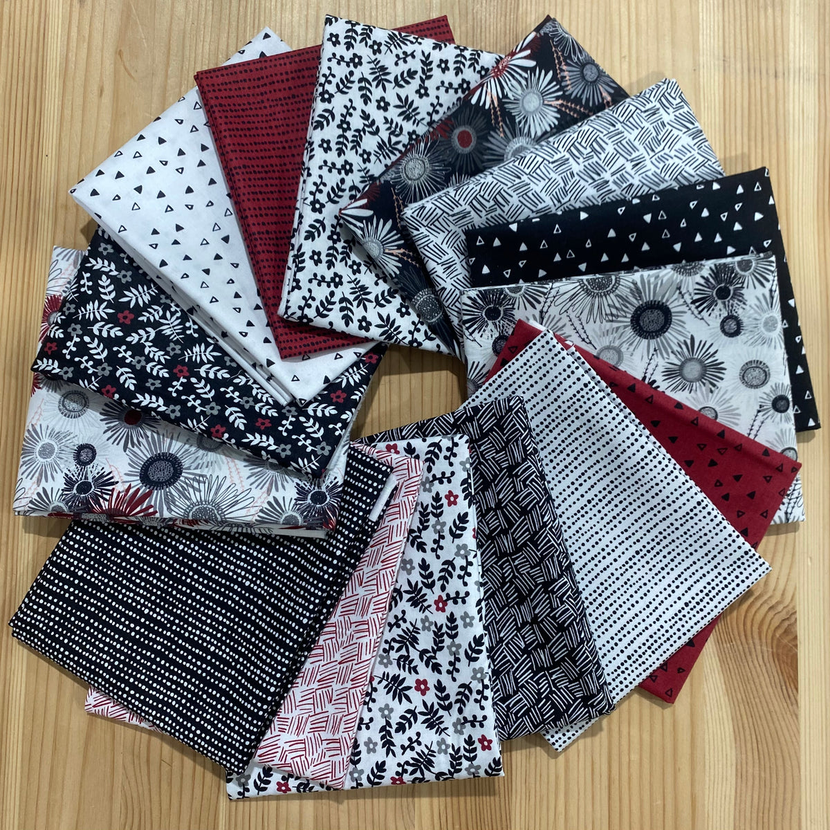 Merlot - 15 Sku Fat Quarter Bundle – Two Chicks Quilting