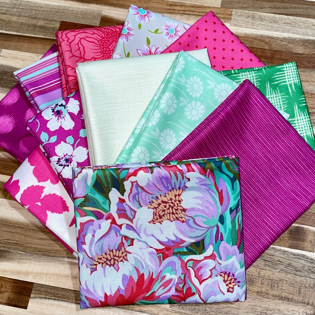 Full Bloom 12 Sku Fat Quarter Bundle - Pinks – Two Chicks Quilting